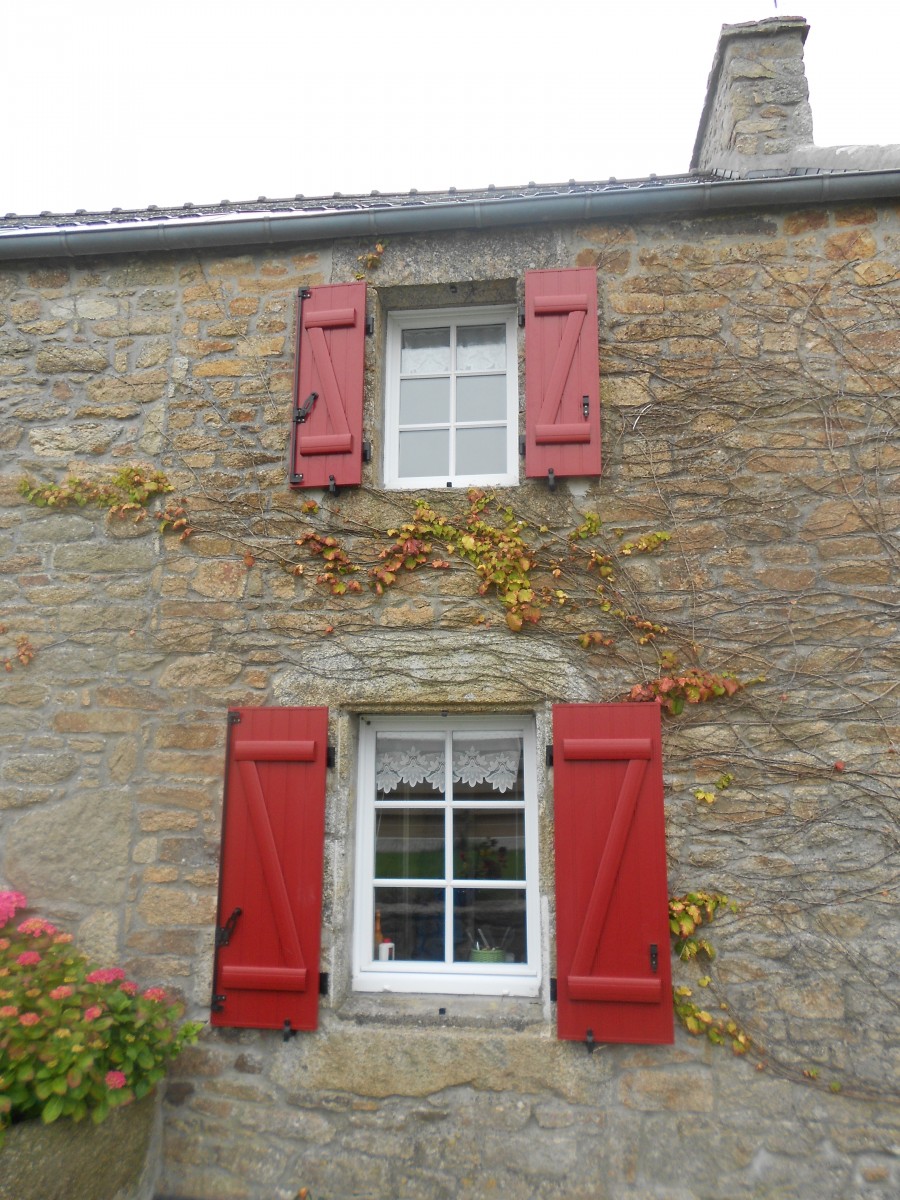 Volets battants aluminium à lames verticales barres et écharpe Z